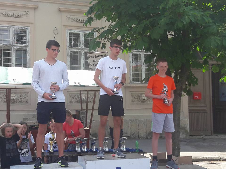 KA-TIMova družina rastrčana na 20. polumaratonu u Jastrebarskom; Lovro ...